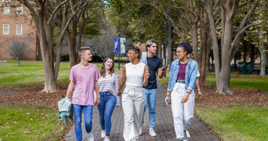 Do Colleges Have a Dress Code? What Students Should Expect