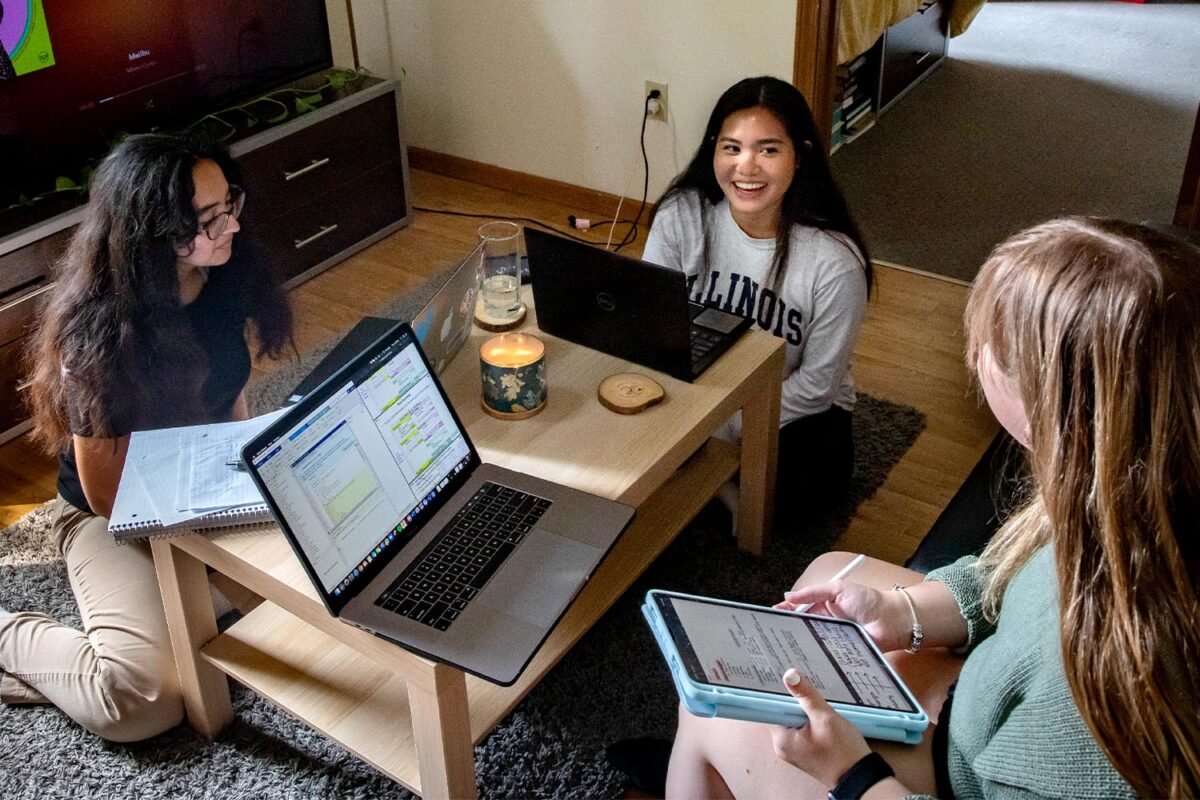 How to Find a College Roommate and Avoid Common Conflicts